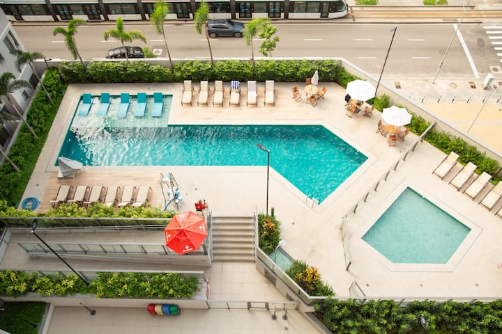 2 Qtos Com Garagem E Piscina No Rio! A/c, Wi-fi - Rio de Janeiro