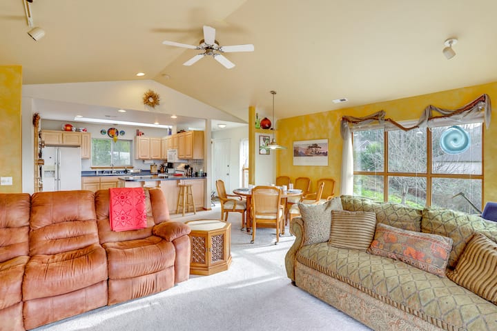 Walk To Lake Padden: Bellingham Home W/ Deck - Bellingham, WA