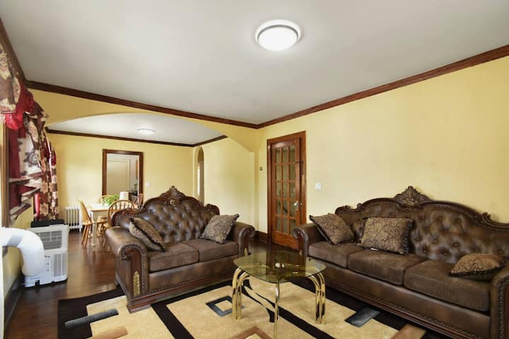 College Area 3br | Parking•tv•long-stay Friendly - Grand Rapids, MI