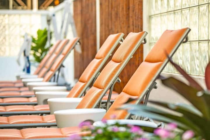 2 Relaxing Family Rooms + Breakfast In Waikiki - Honolulu, HI