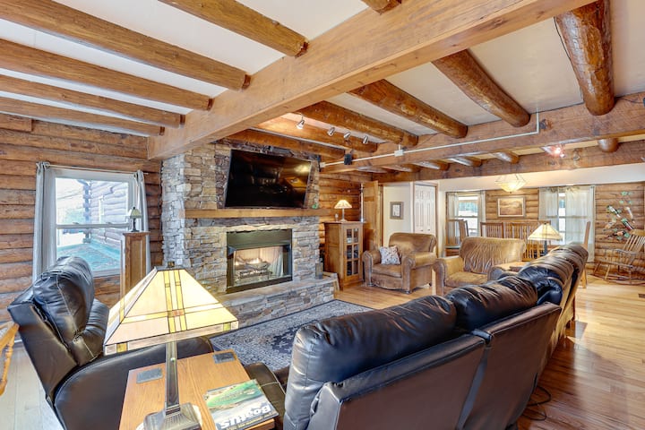 Hike, Fish & Boat Nearby! Bloomington Family Cabin - Brown County, IN