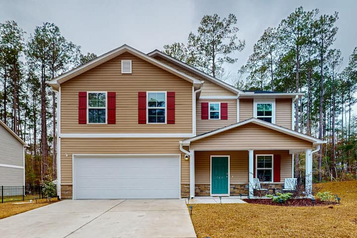 Beach And Golf Retreat: Community Pool - Oak Island, NC