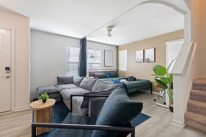 4br Townhouse | King Bed | 2-story | Near Nc State - Raleigh, NC