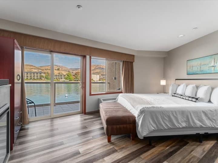 Grandview 713 Waterfront King With River View - Chelan, WA