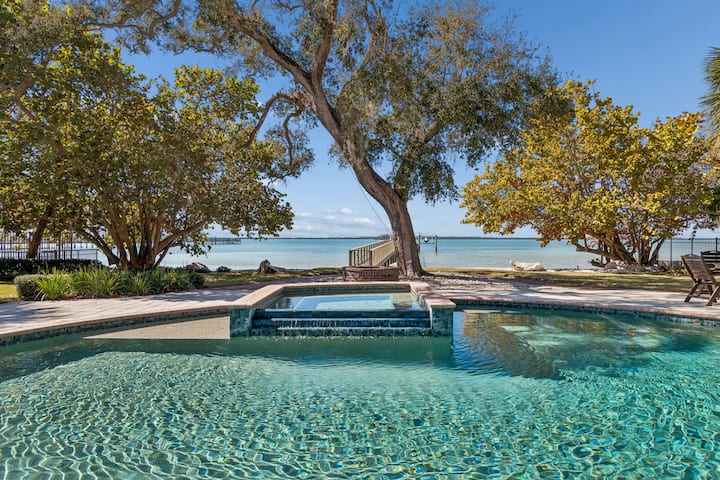 Private Luxury Waterfront Home Near Down Dunedin - Clearwater Beach, FL