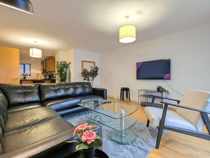 Spacious 2-bedroom Apt In Heart Of City Centre - Wirral