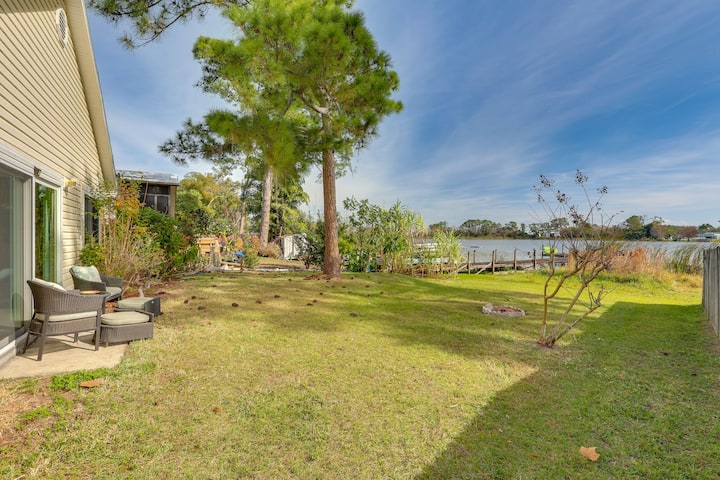 Bright Lakefront Sanford Home W/ Community Pool - Sanford, FL