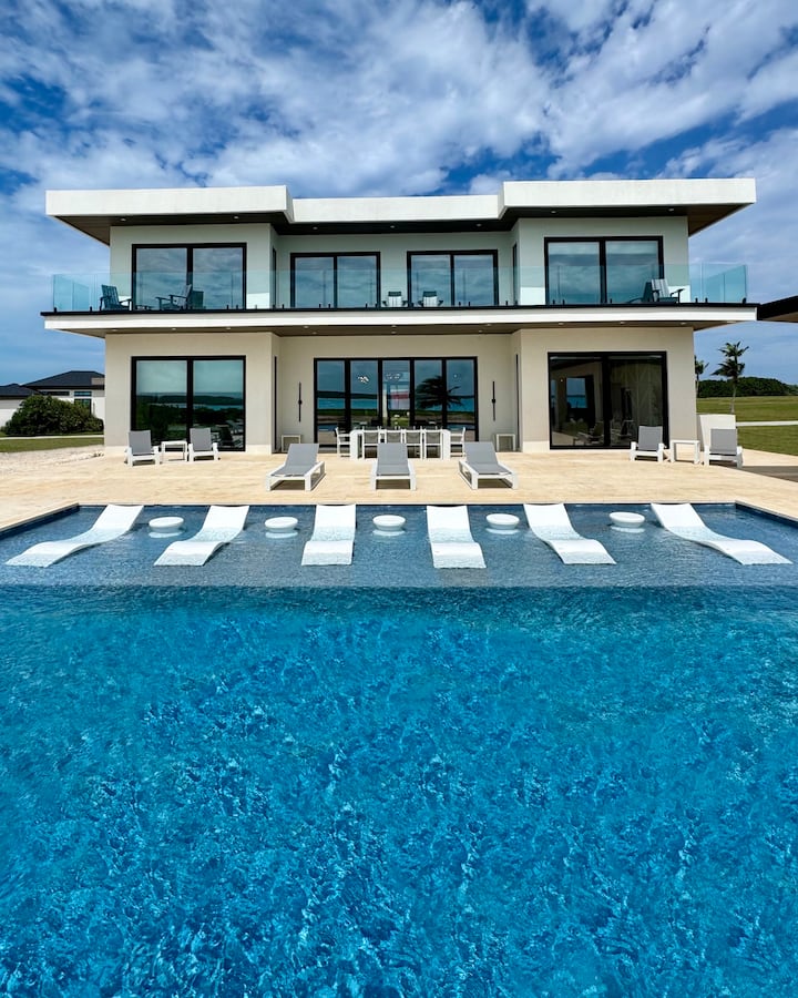 Seaside Villa - New Large Modern Villa + Concierge - Bahamas