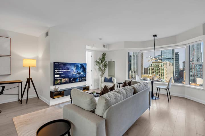 Elegant Yorkville Stay With Gym | Walk To Subway - Aurora