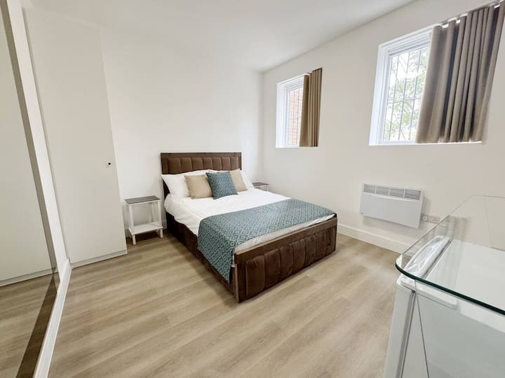 K3. Stylish Studio In Vibrant Kingston Centre - Surbiton