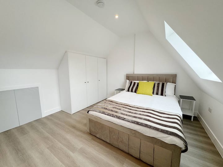 K7. Modern And Spacious 1-bed Apartment In London - Surbiton