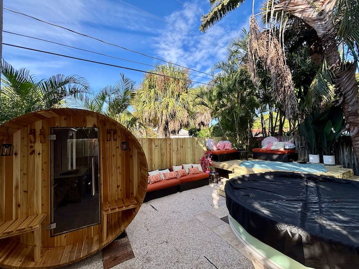 Sauna, Tank Pool, Game Room, And More! - Palm Beach, FL
