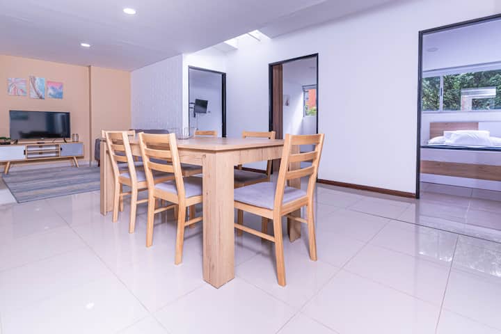 7th Floor 3br Apt Near Parque Lleras & El Tesoro - Medellín, Colombia
