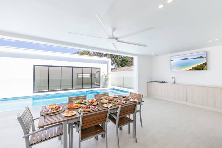 57 Tomaree Road Complex - House & Cabana With Pool - Nelson Bay