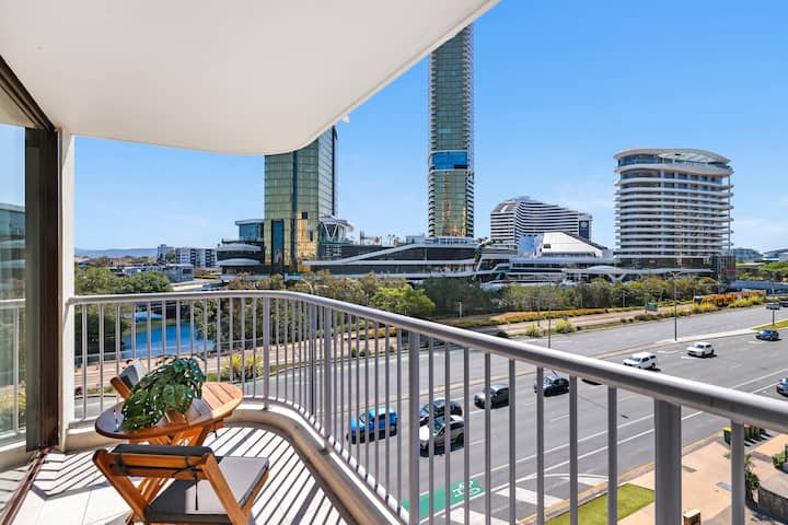Modern 2bdr Apartment In The Heart Of Broadbeach - Broadbeach