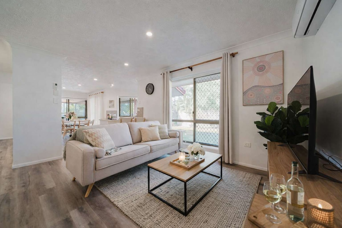Serene Stay on Stafford w Pool & Alfresco-Sleeps7 - Houses for Rent in ...