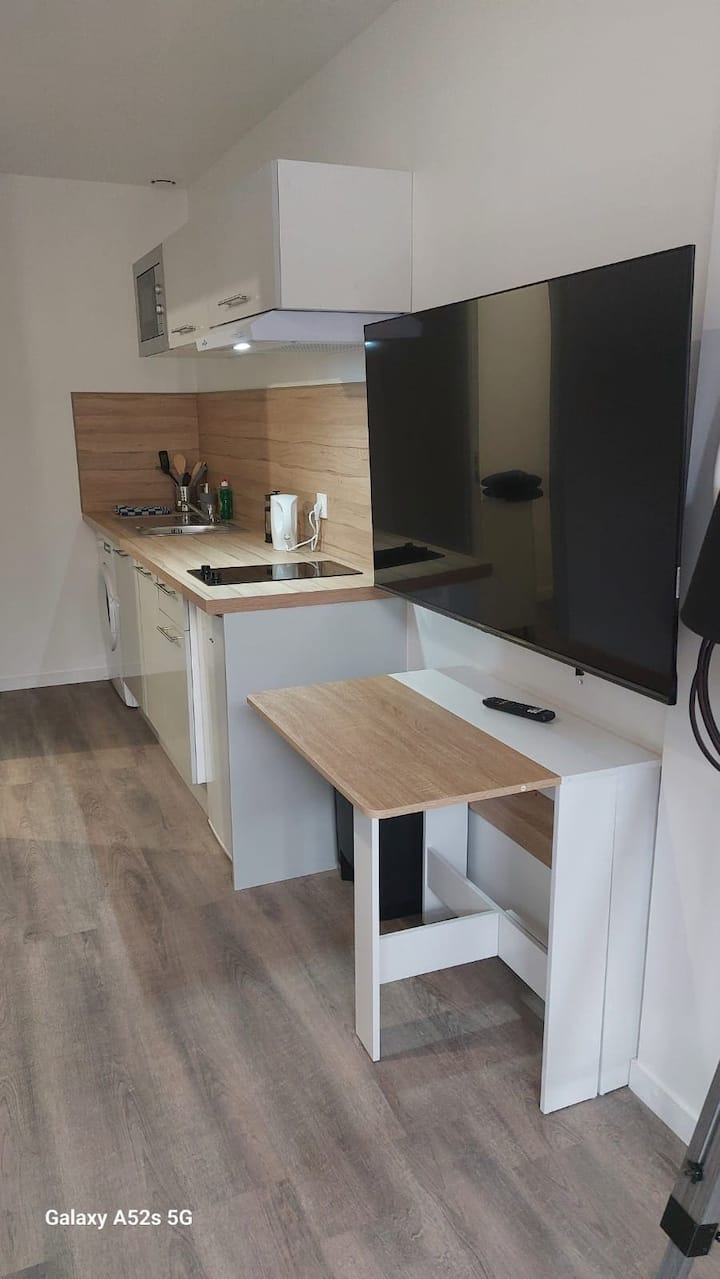 Studio 5 Moderne Avec Wifi Et Stationnement - Saint-Étienne-du-Rouvray