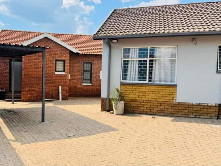 Tshepang Modern Suites - 1 Bedroom Apartment - Secunda