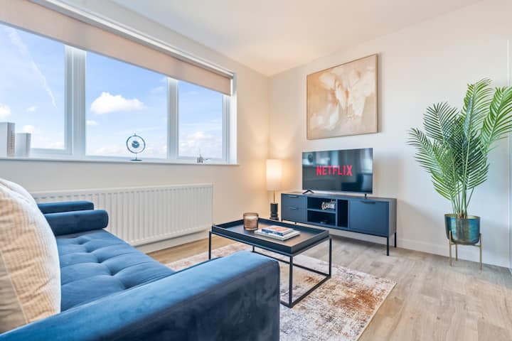 Riverside Retreat | Free Parking | 2br | Heathrow - Staines-upon-Thames