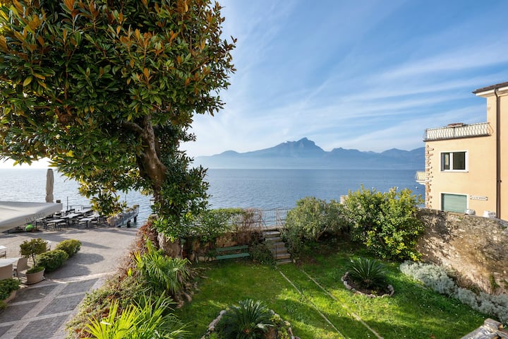 Charming Apartment With Lake View - Torri del Benaco
