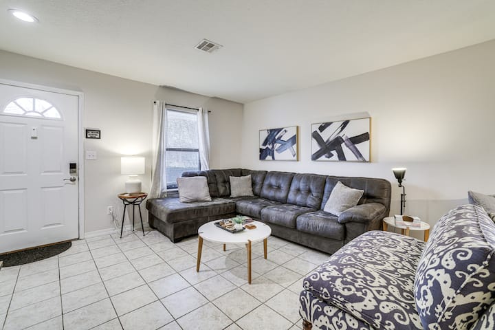 Visit Route 66! Pet-friendly Joplin Gem W/ Yard - Joplin, MO