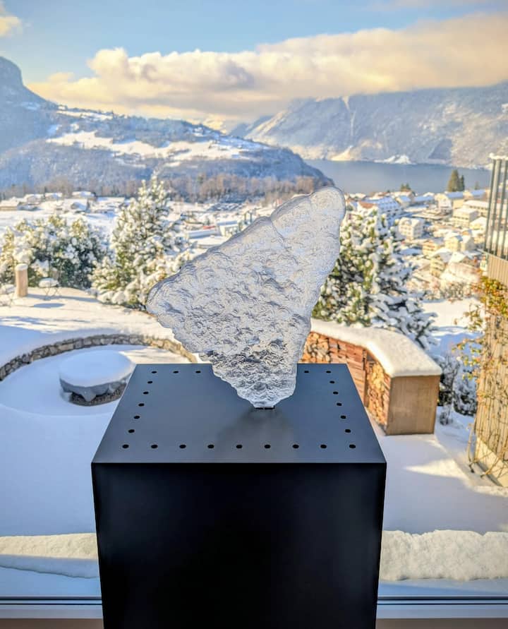 Stunning 4bdr Villa: Private Sauna & Lake View - Stoos