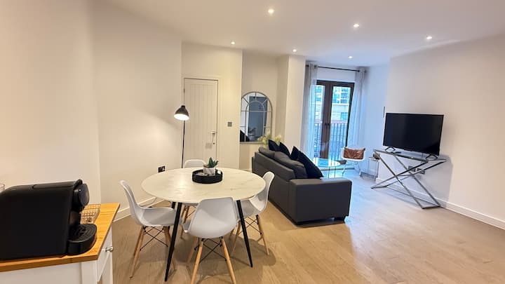 1 Bed - Sleeps 2 - City Centre - Free Parking - St Albans, UK