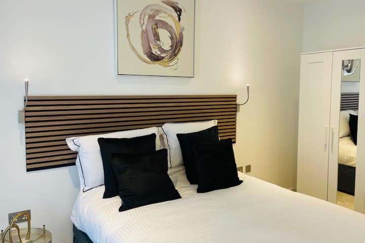 1 Bed - Sleeps 2 - City Centre - Free Parking - St Albans, UK