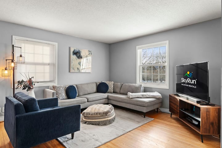 Spacious 2br Minneapolis | Pet-friendly & Parking - Minneapolis, MN