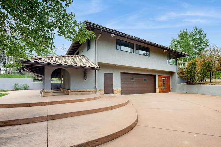 4br Home, Dog Friendly And Has Indoor Pool - Colorado Springs