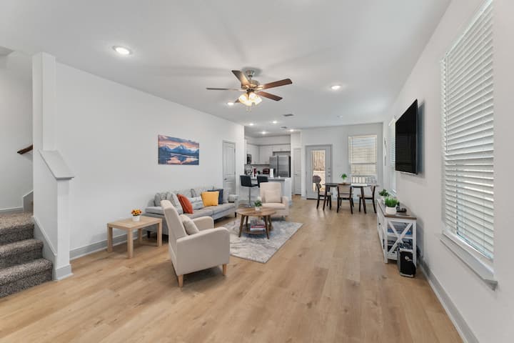 6 Br Gated Duplex | 10 Min To Seaworld | Sleep 14 - San Antonio