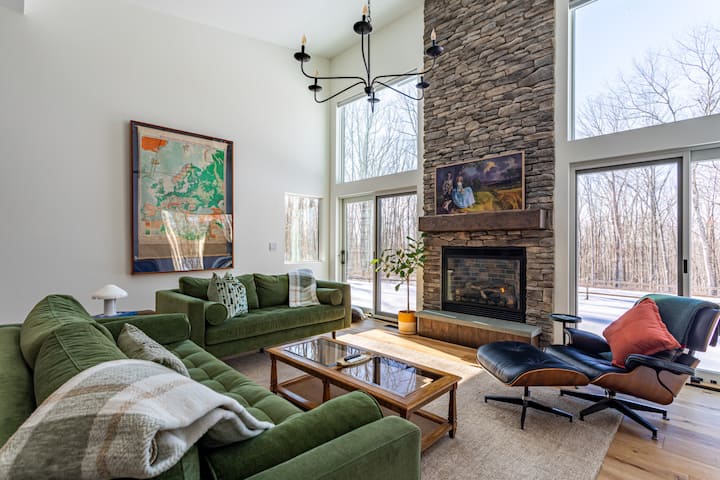 New: A Sleek Glass Walled Retreat In Narrowsburg - Narrowsburg, NY
