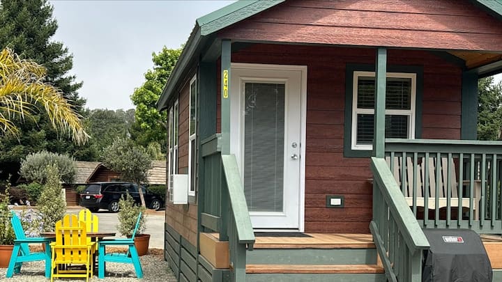 Cozy Studio With Pool Access - Sleeps 4 - Watsonville, CA