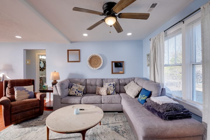 3 Mi To Radford University & River, Charming Home - Radford University, Radford