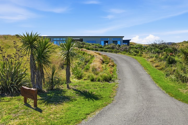 Onetahua | Secluded Eco-luxury Coastal Retreat - Ōtaki Beach
