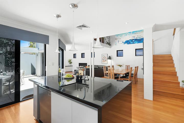 Shops To Shore: 850m To Karrinyup Shopping Precinc - Perth