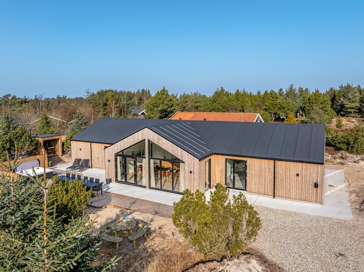 Lovely 16-person Luxury House With Activity Room - Denmark