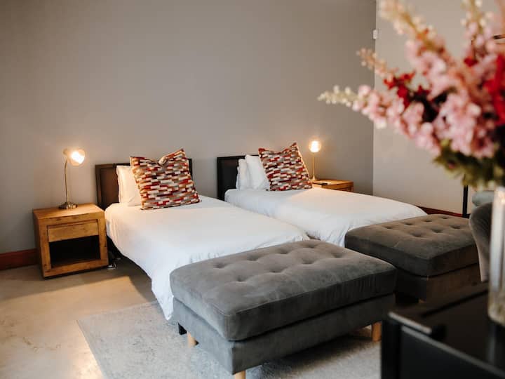 Luxury Twin Room (Shower Only) - Welkom