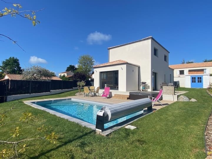 37 Au Bord De La Piscine - Préfailles