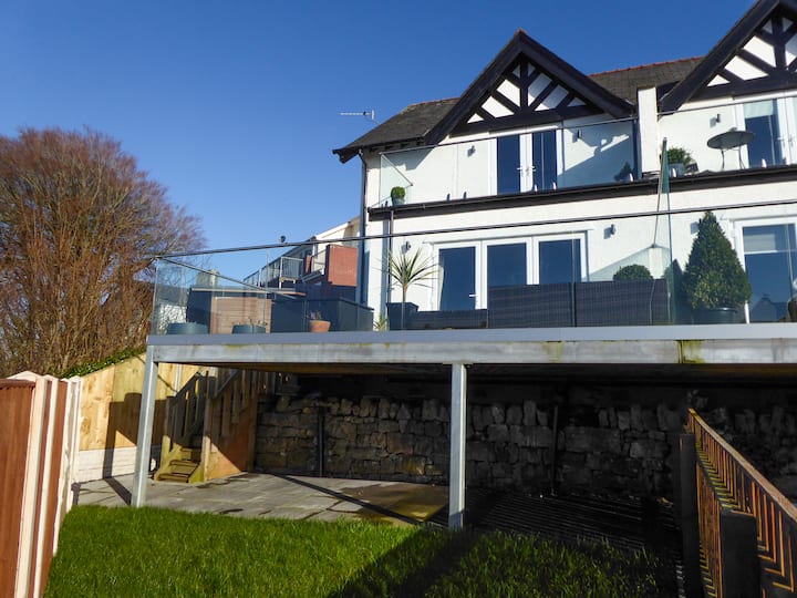 The Moorings - Caernarfon