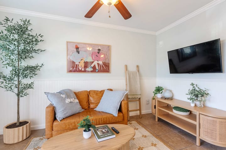 Cozy 1 Bedroom Retreat With Parking - Birch Aquarium at Scripps Institution of Oceanography
