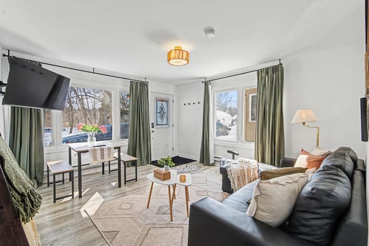 Riverview Cottage | Forest Escape! - Brampton