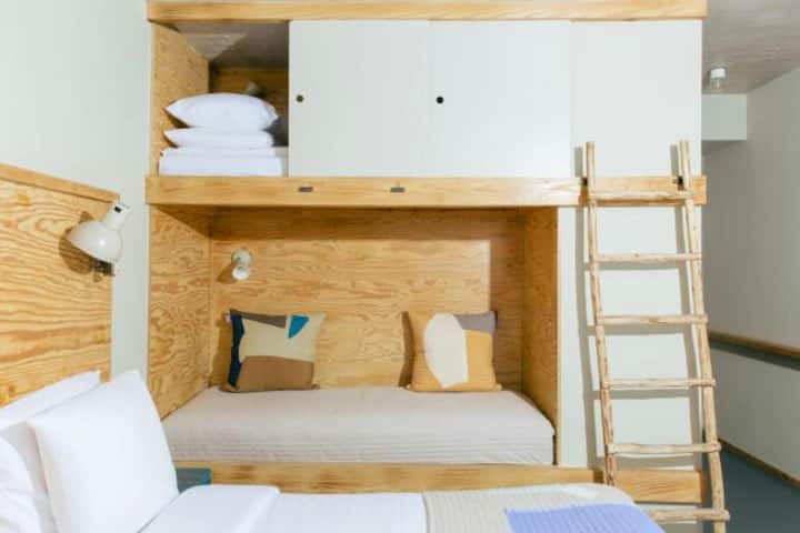 Ultra Room For 4 Pers By Jam Hotel Brussels - Anderlecht