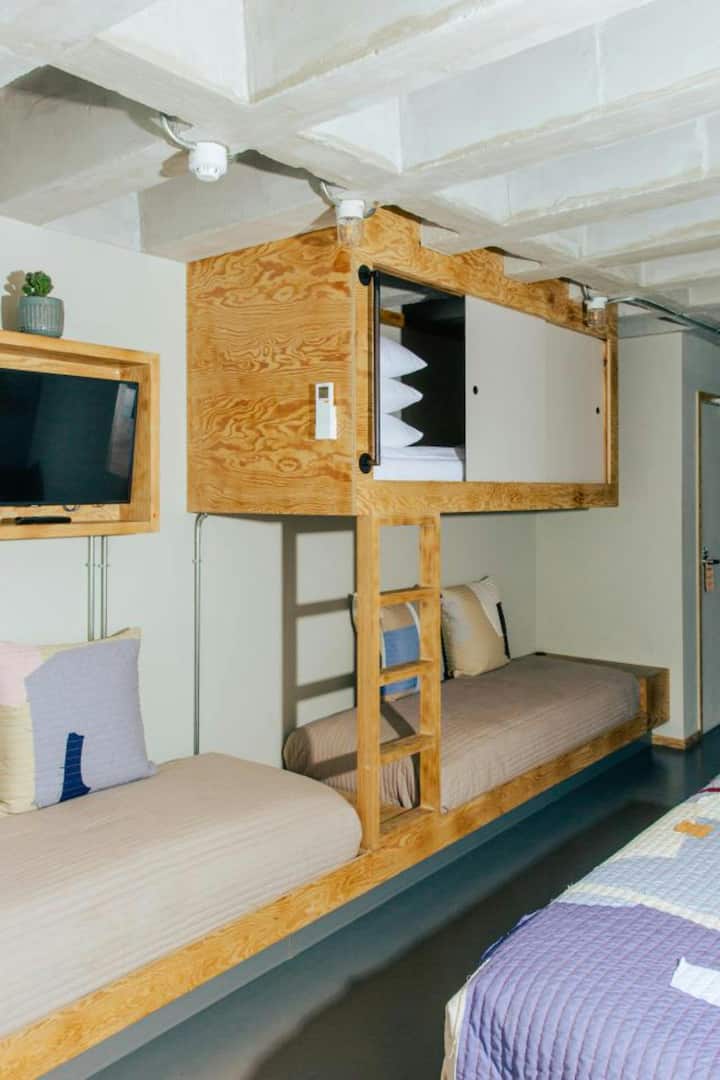 Supra Room For 5 Pers By Jam Hotel Brussels - Brussels