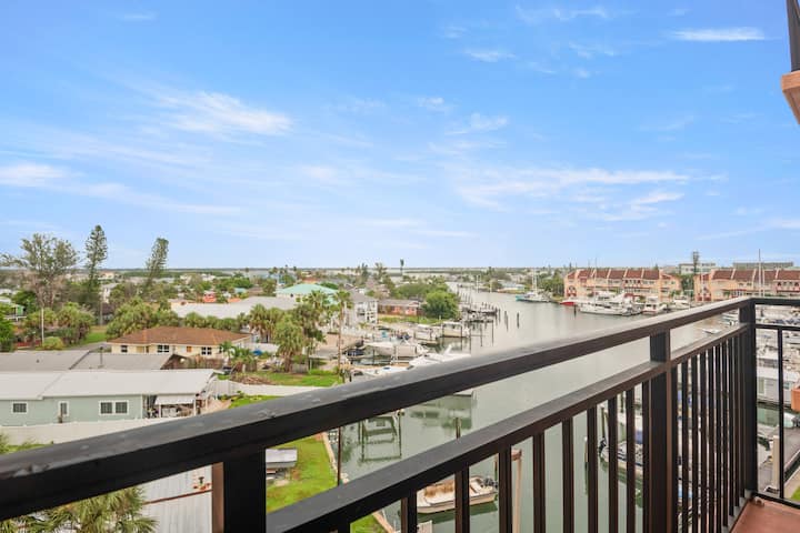 Madeira Bay Resort 507 - Condo With Two Balconies - Madeira Beach, FL
