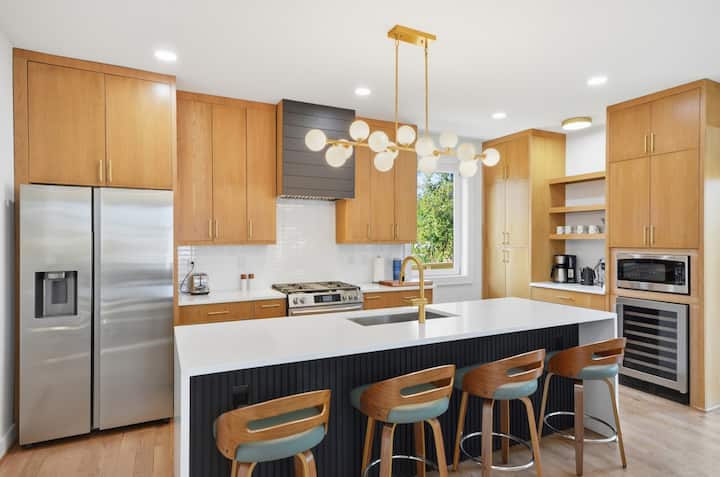 Sleeps 10 • New Modern Home By Swamp Rabbit Trail - Greenville, SC