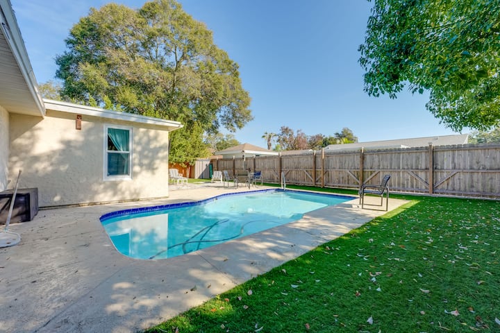 6 Mi To Honeymoon Island: Studio W/ Pool Access - Palm Harbor, FL