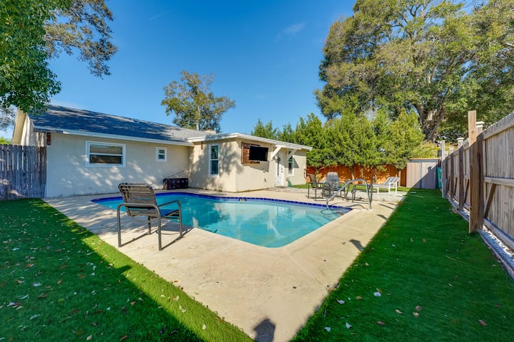 Near Fishing: Palm Harbor Studio W/ Pool Access! - Dunedin, FL