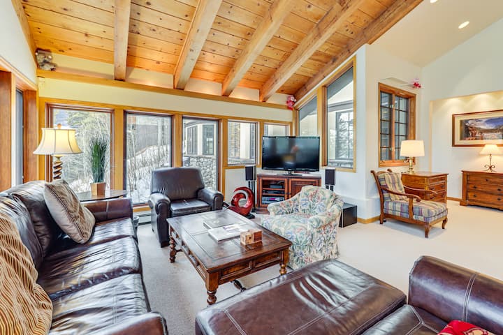 3 Mi To Vail Village: Classic Estate W/ Hot Tub! - Vail, CO