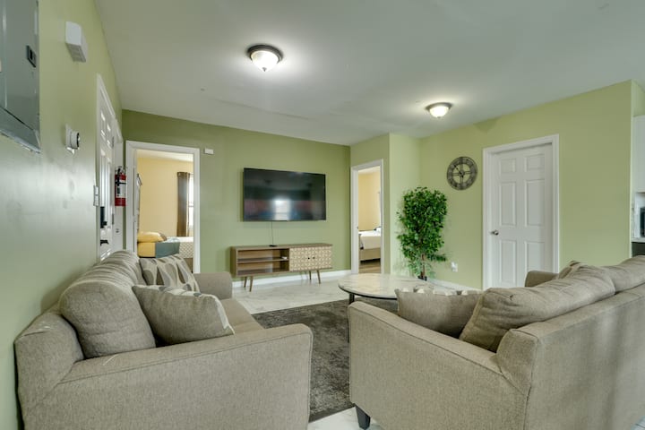 Explore Nyc, Parks & Beaches! Top-floor Apt - The Bronx, NY